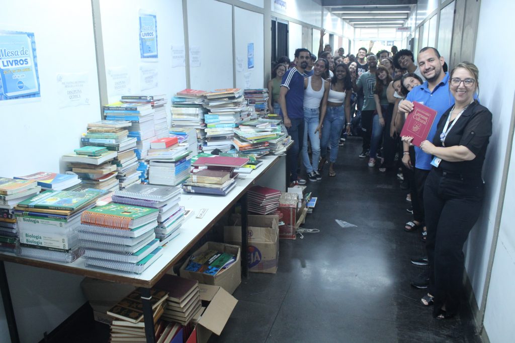 Pré-vestibular Social do Sintuperj promove Mesa de livros - SINTUPERJ ...